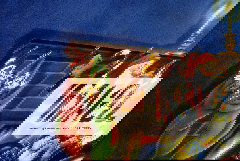 JIMINY CRICKET S CHRISTMAS, Chip, Dale, Pluto, Mickey Mouse, Bashful ...