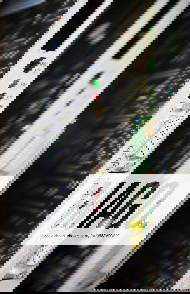 PLC: Programmable Logic Controller PLC: Programmable Logic Controller