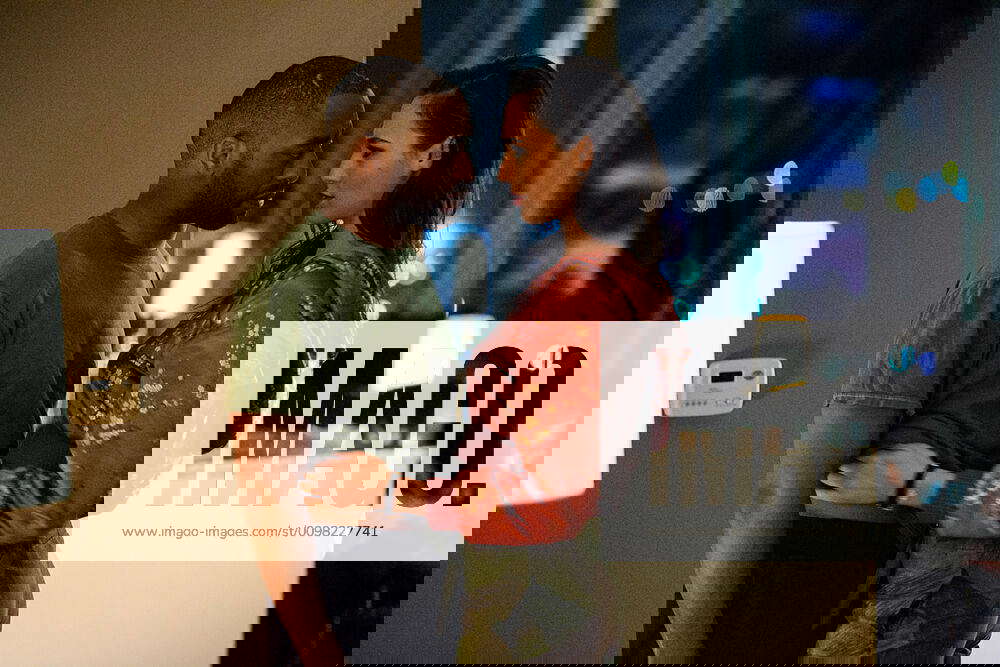 TRIPLE 9, (aka TRIPLE NINE), from left: Chiwetel Ejiofor, Gal Gadot, 2016. ph: Bob Mahoney Open