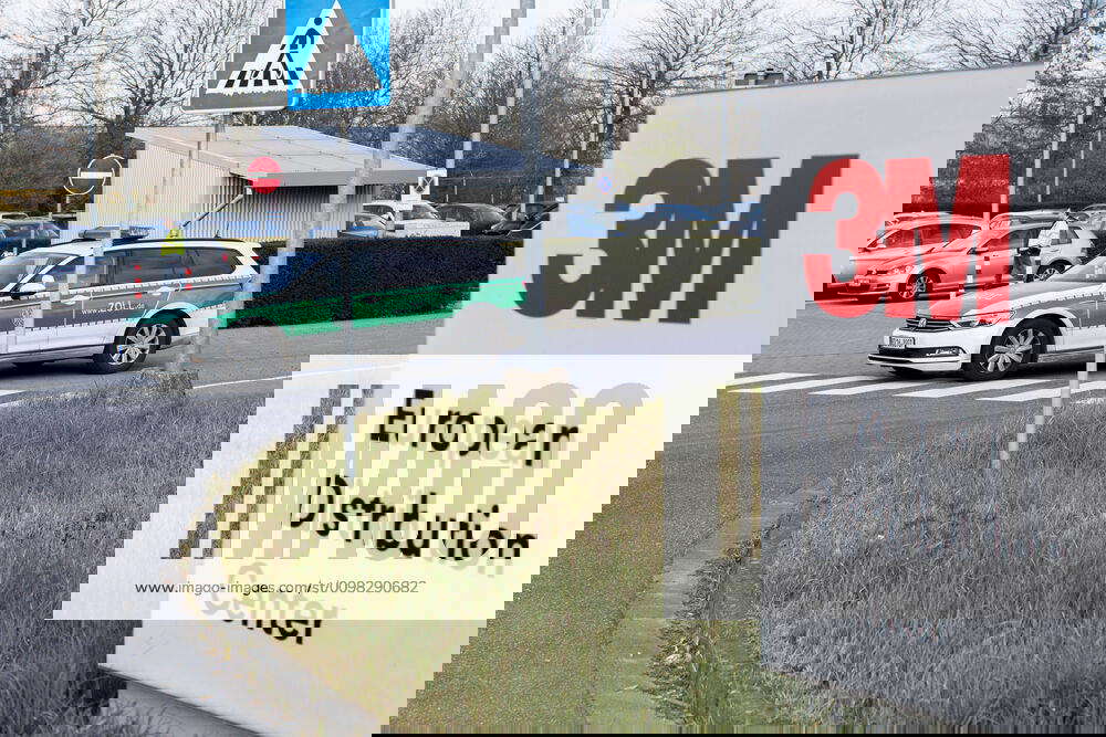 DU Duisburg, customs control at the company 3M in Jüchen, there is a ...