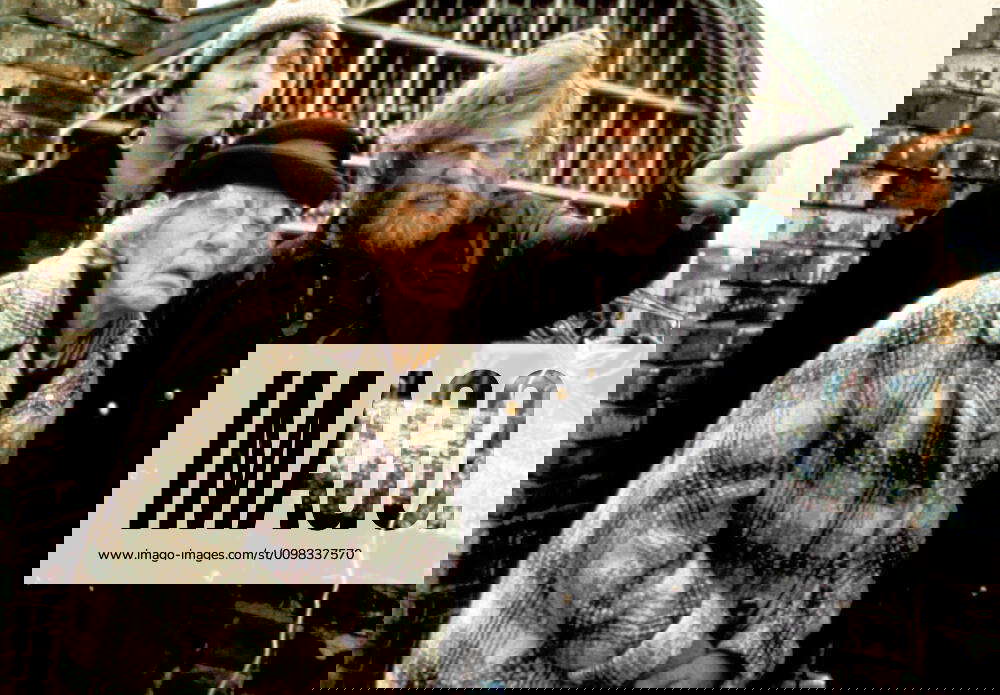 HIGH HOPES, Ruth Sheen, Edna Dore, Philip Davis, 1988 Skouras Pictures ...