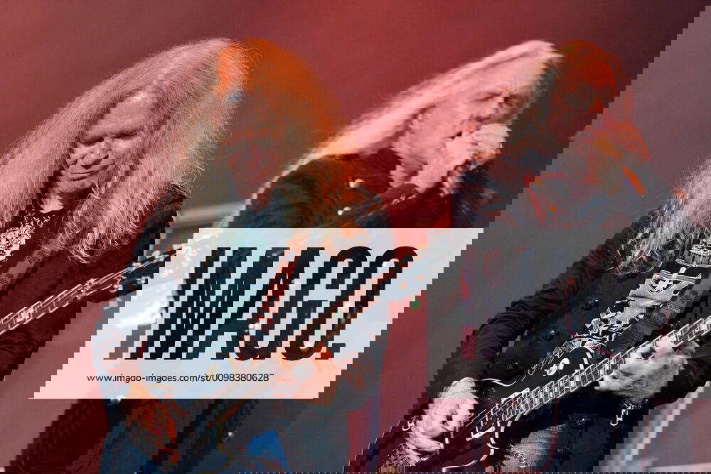 Guitarist Doug Scarratt and singer Peter Biff Byford Saxon at the ...