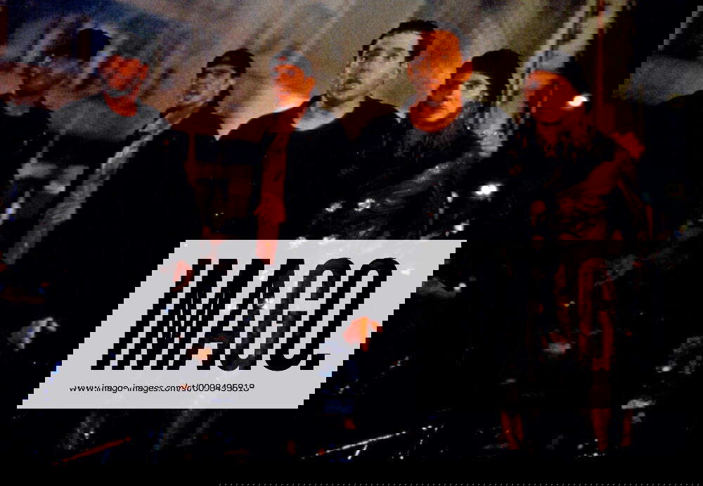 GODZILLA, Jean Reno, Hank Azaria, Matthew Broderick, Maria Pitillo ...