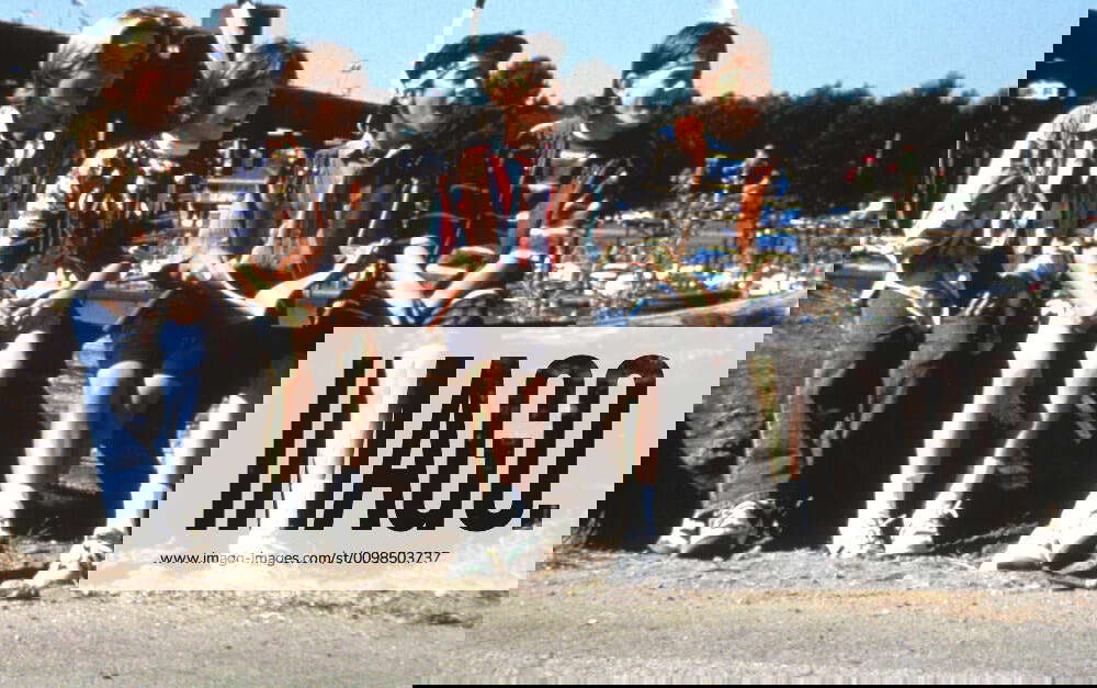 MAN OF THE HOUSE, Jonathan Taylor Thomas, Zachary Browne, Chris Miranda ...