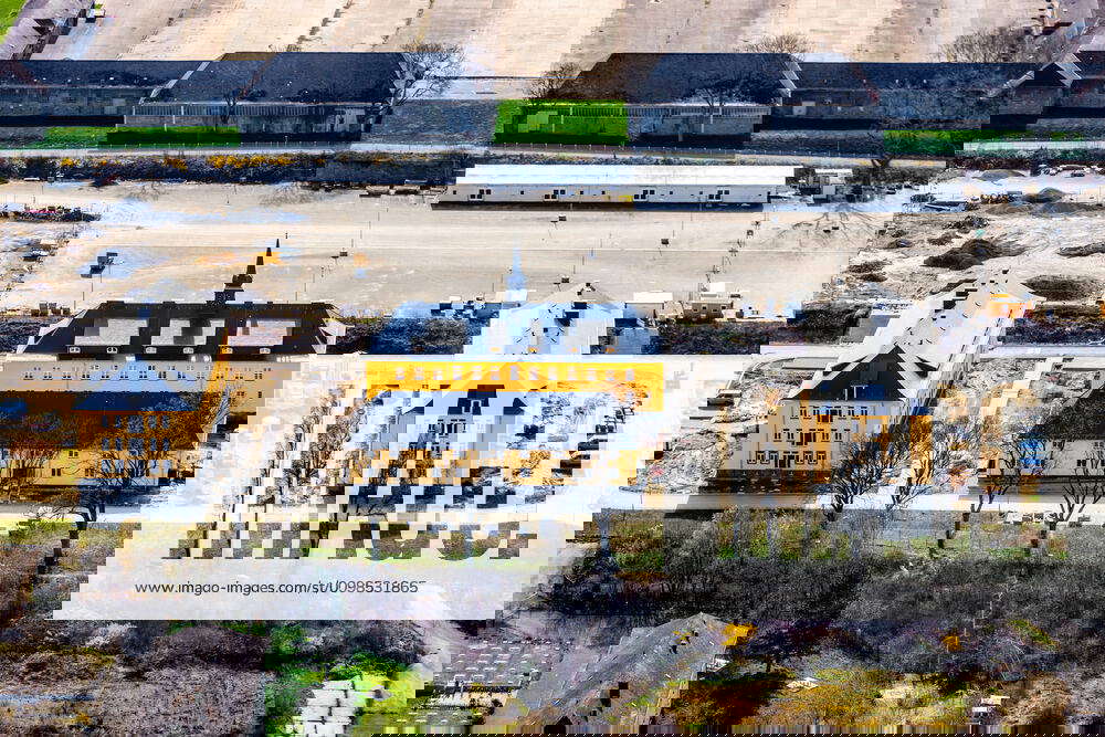 Aerial view, building in the Kanaal van Wessem barracks, Belgierweg ...