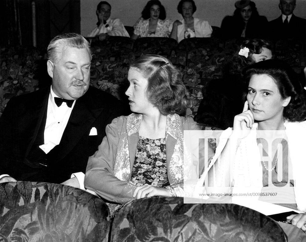 From left: Nigel Bruce with daughters Jennifer and Pauline, at the ...