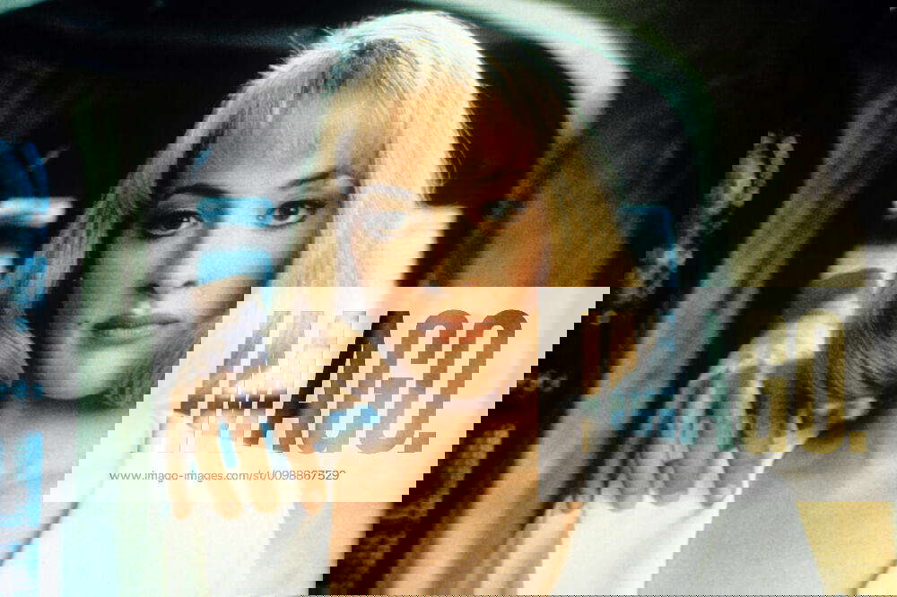 ADDAMS FAMILY VALUES, Christopher Hart, Joan Cusack, 1993, Paramount ...