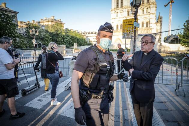 Paris, France le 15 avril 2020 - Rector of Notre-Dame de Paris Patrick ...