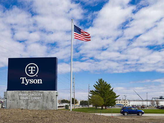 Perry, Iowa, U.S: The main entrance to the Tyson Foods pork processing ...