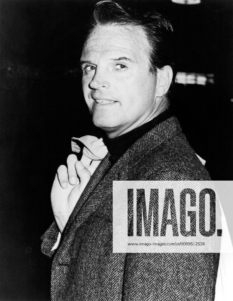 DARK SHADOWS, Dennis Patrick, 1967. Mike Lederman Everett Collection ...