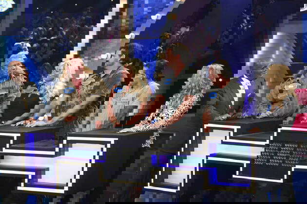 DEAL OR NO DEAL, Host Howie Mandel, Million Dollar Winner Jessica ...