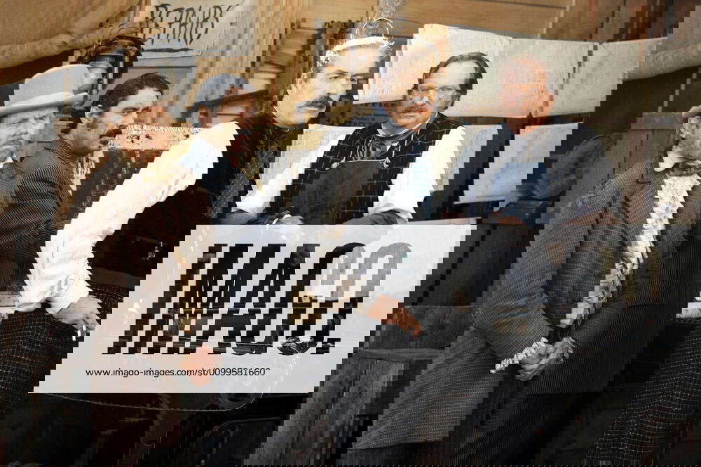 DEADWOOD, William Sanderson, Ian McShane, Powers Boothe, Jeffrey Jones ...