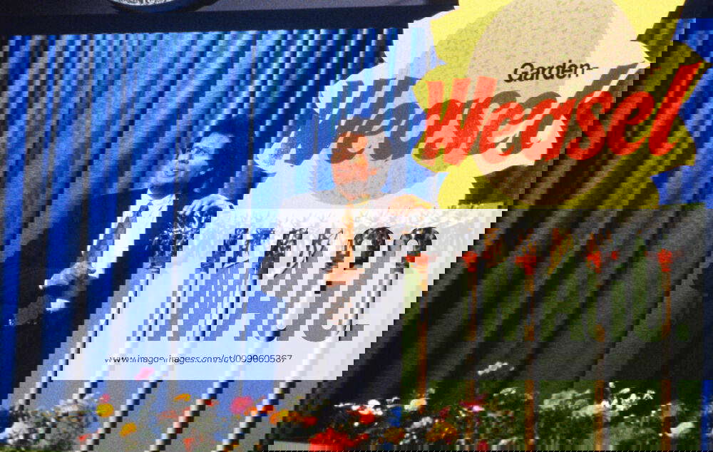 THE LARRY SANDERS SHOW, Garry Shandling, 1992-98. HBO Courtesy: Everett ...