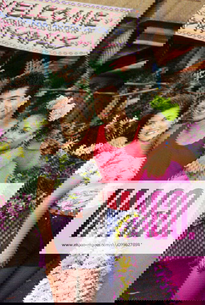 SAVED BY THE BELL: HAWAIIAN STYLE, Tiffani-Amber Thiessen, Mario Lopez ...