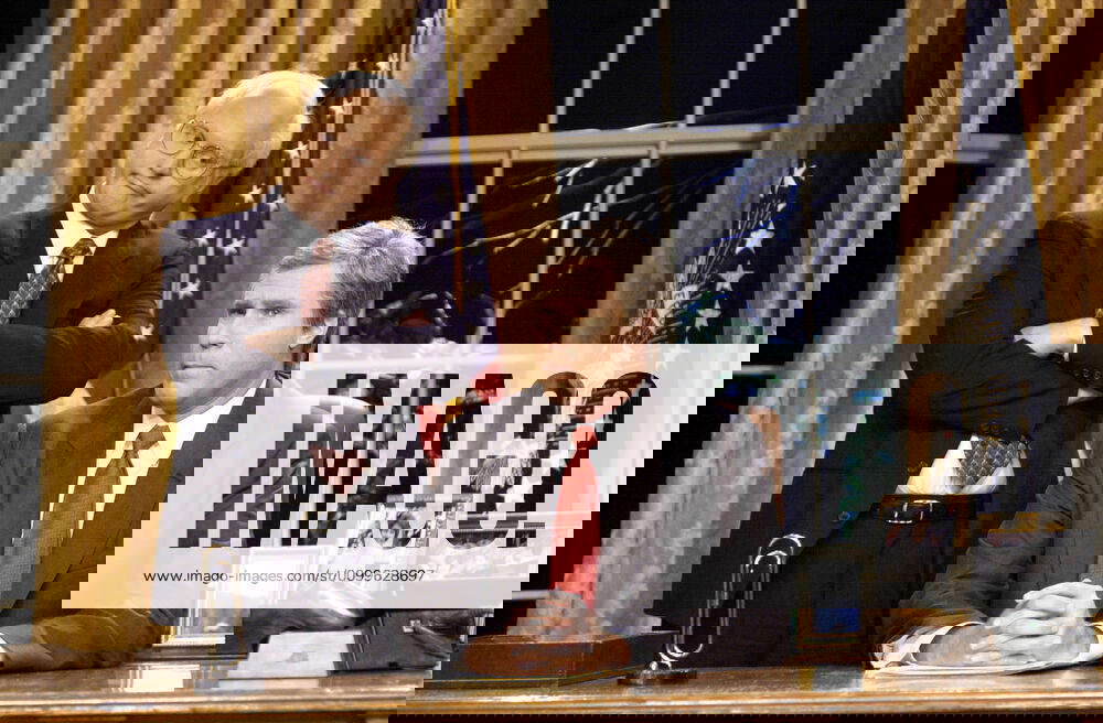 SATURDAY NIGHT LIVE, Darrell Hammond (as Dick Cheney), Will Ferrell (as ...