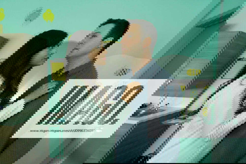 Hannah Simone Parents