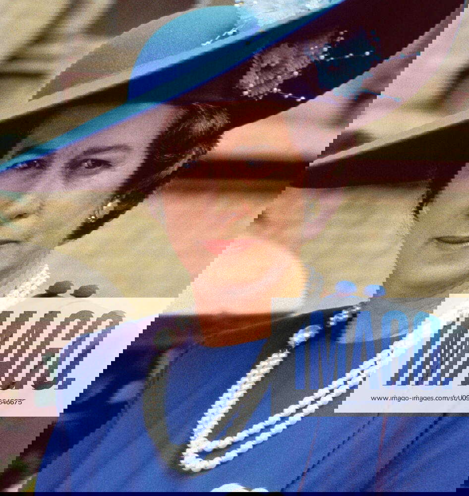 THE WOMEN OF WINDSOR, Carolyn Sadowska as Queen Elizabeth II, 1992 ...