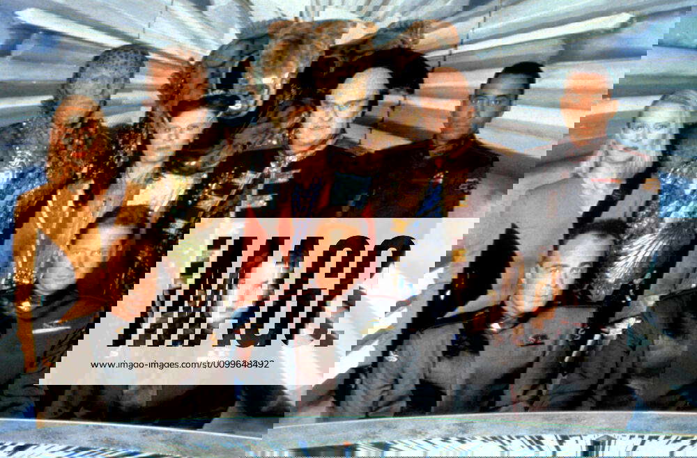 BABYLON 5, (back row): Andrea Thompson, Andreas Katsulas, Mira Furlan ...