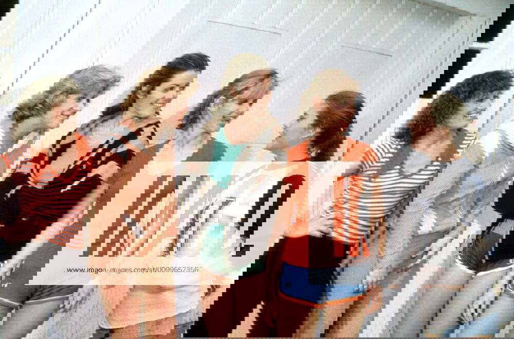 EIGHT IS ENOUGH, Laurie Walters, Lani O Grady, Joan Prather, Dianne Kay ...