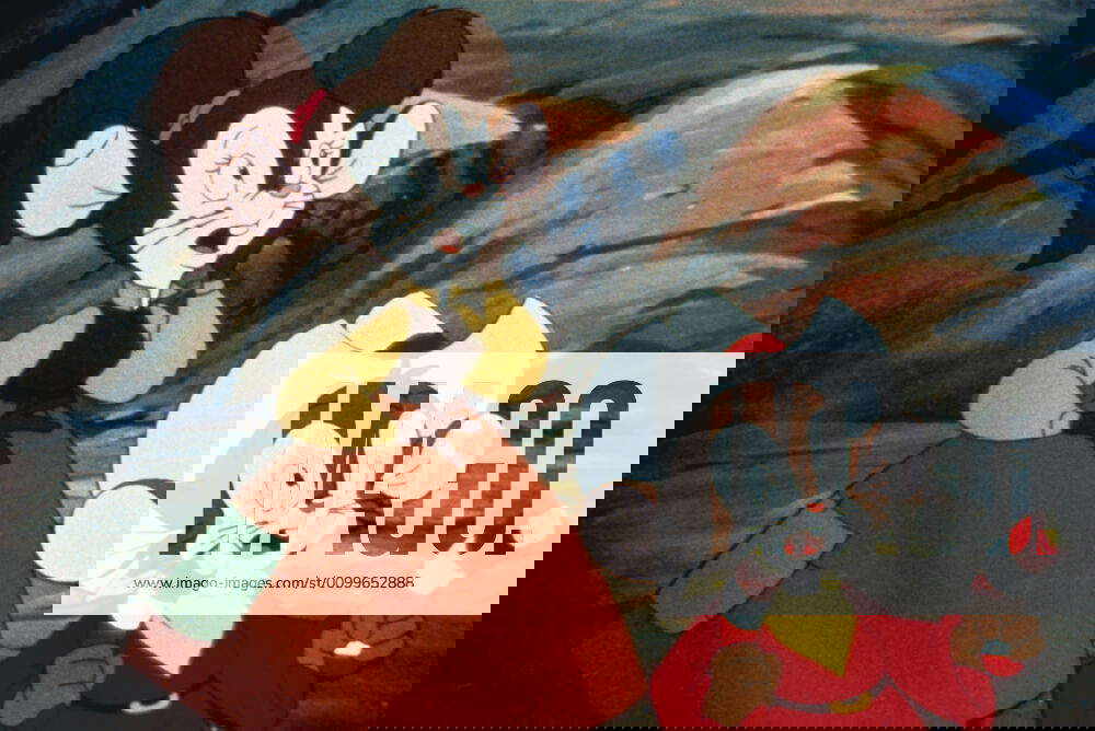 FIEVEL S AMERICAN TAILS, from left: Tanya Mousekewitz, Fievel ...