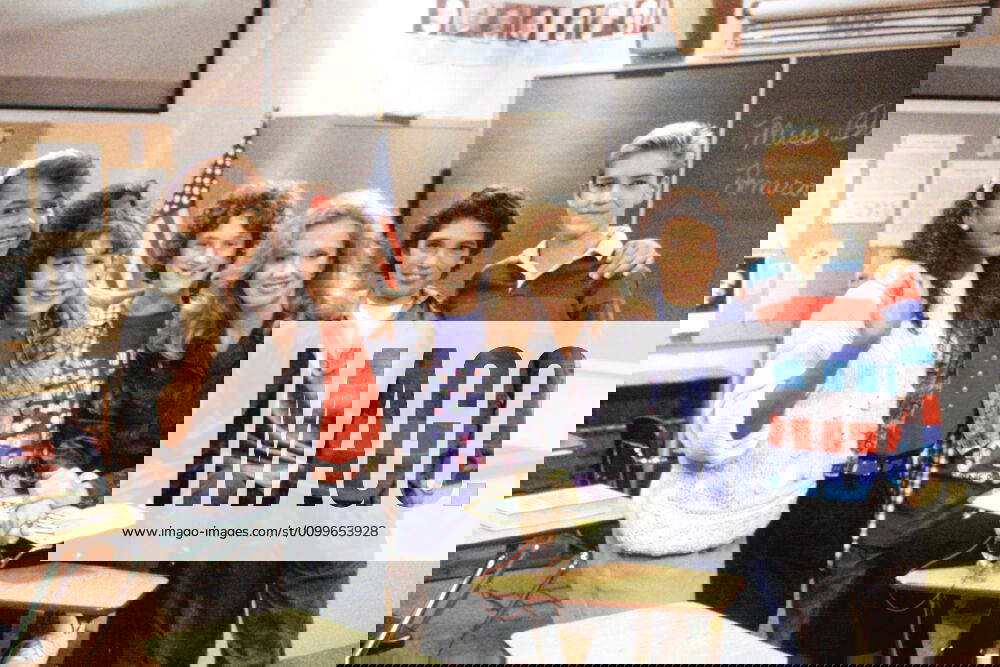 GOOD MORNING MISS BLISS, Lark Voorhies, Heather Hopper, Dustin Diamond ...