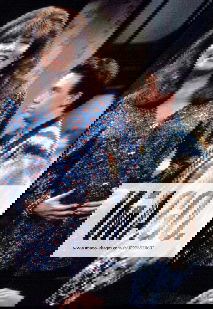 MARRIED...WITH CHILDREN, Katey Sagal, David Faustino, Christina ...