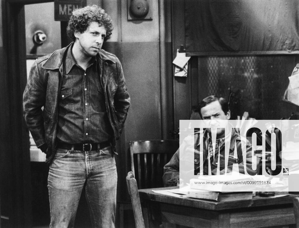 BARNEY MILLER, from left: Sal Viscuso, Ron Carey in The Photographer ...