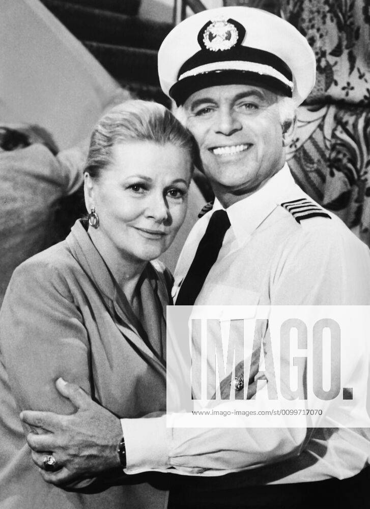 THE LOVE BOAT, from left: Joan Fontaine, Gavin MacLeod, Beginning Anew, (Season 5, Episode 6, aired