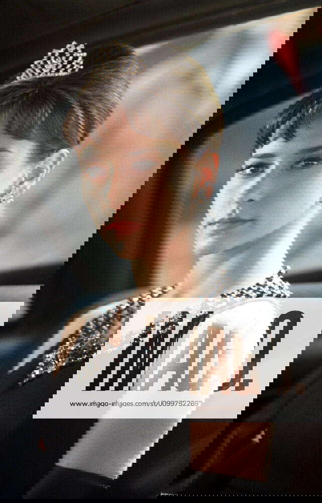 Jennifer Love Hewitt Audrey Hepburn Amazon.co.jp: Audrey Hepburn