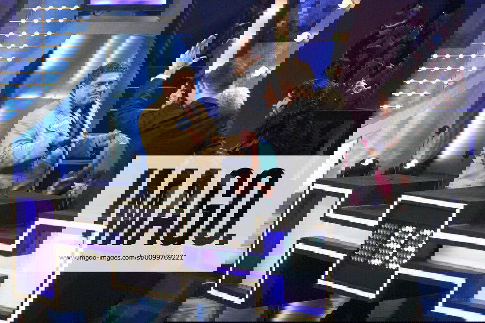 CELEBRITY FAMILY FEUD, Vincent Pastore, Kathrine Narducci, Christopher ...