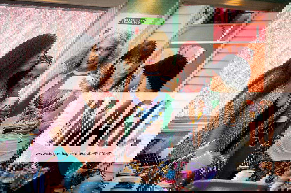 CLAWS, l-r: Niecy Nash, Judy Reyes, Jenn Lyon, Carrie Preston ...