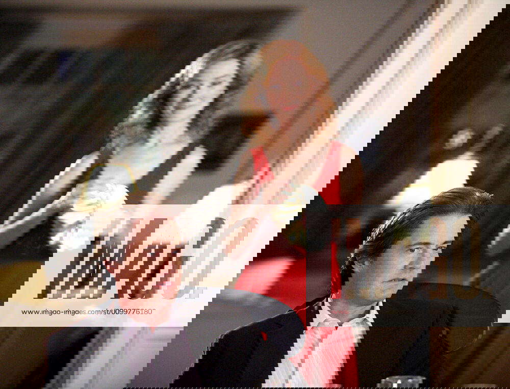 DESPERATE HOUSEWIVES, Kyle MacLachlan, Valerie Mahaffey, No Fists, No ...