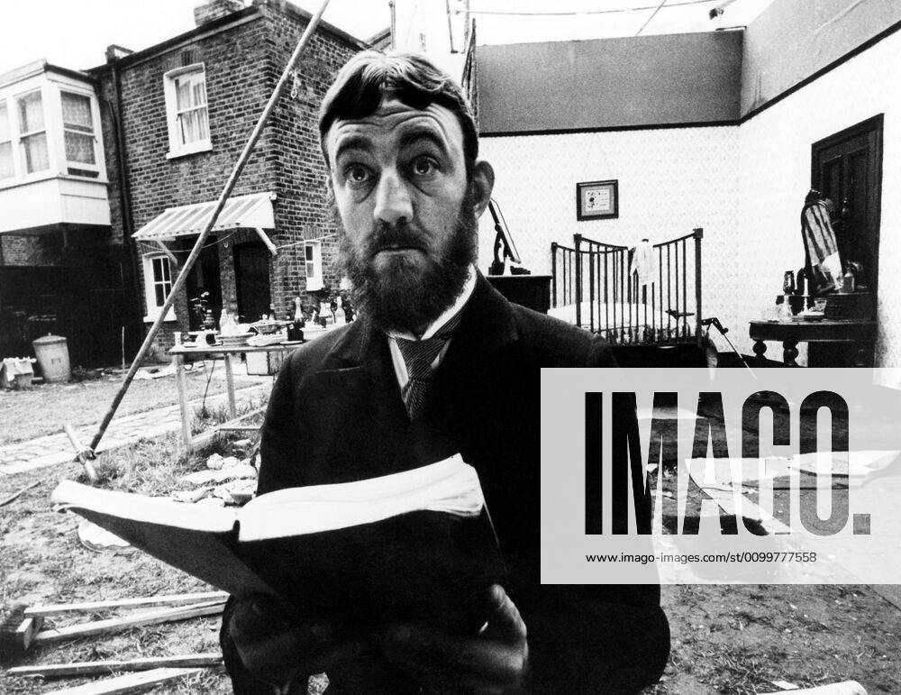 DIARY OF A NOBODY, Bryan Pringle, 1964 Courtesy Everett Collection ...