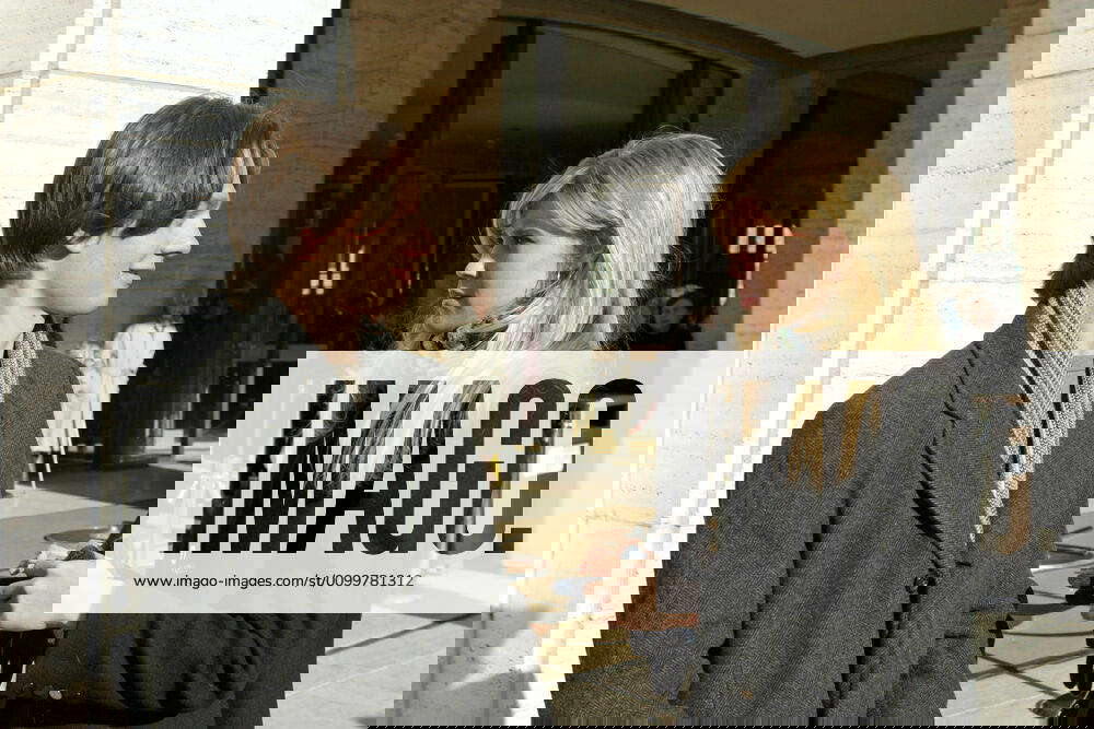 EVERWOOD, Gregory Smith, Sarah Lancaster, A Moment In Manhattan, 2002 ...