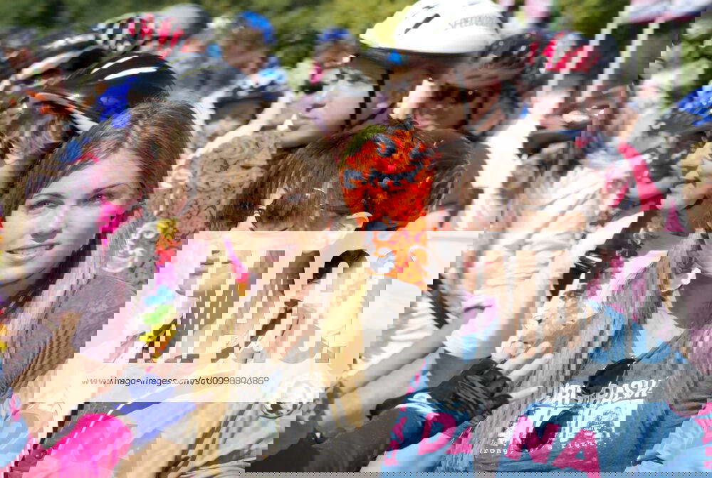 THE L WORD, Kate French, Mia Kirshner, Lifecycle, 2004-09. photo: Paul ...