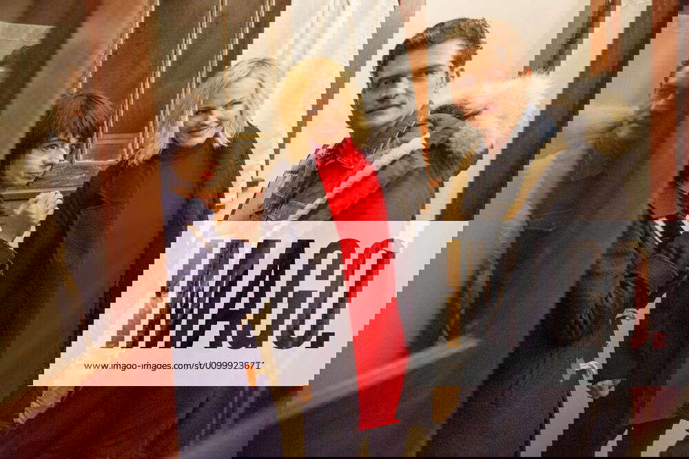 EASY, (from left); Kate Micucci, Malin Akerman, Orlando Bloom, Utopia ...