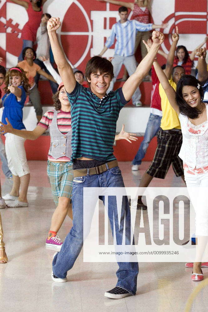 HIGH SCHOOL MUSICAL 2, Zac Efron, Vanessa Hudgens on-set, 2007. photo ...