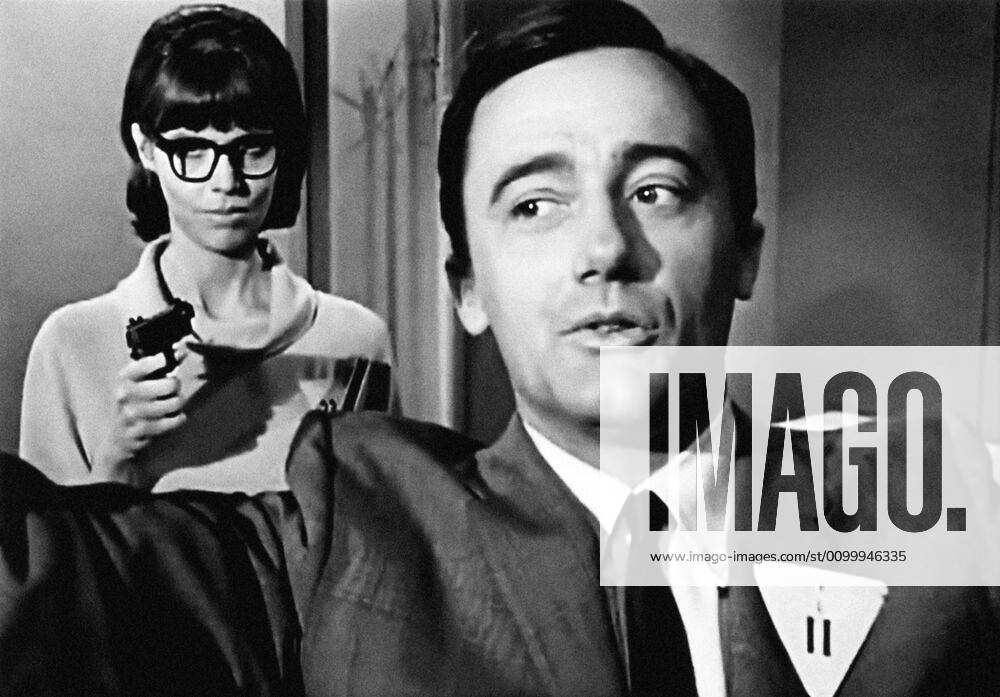 THE MAN FROM U.N.C.L.E., from left: Barbara Feldon, Robert Vaughn, The ...