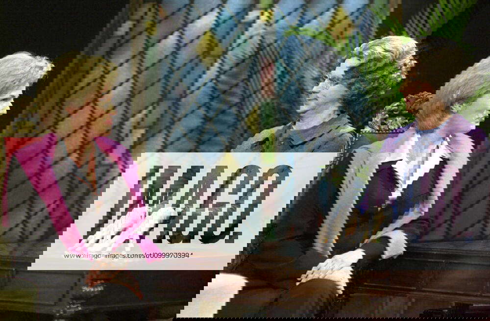 NIGHT LIVE, Ana Gasteyer, Dana Carvey, Church Chat, 1975-. NBC Courtesy ...