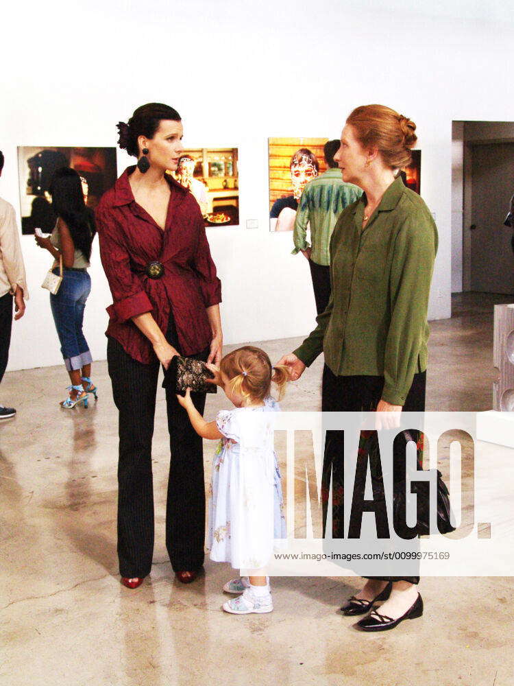 SIX FEET UNDER, Rachel Griffiths, Brenna Bronwyn Tosh, Frances Conroy ...