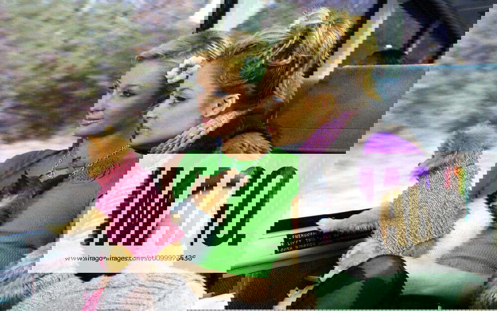 SIMPLE LIFE 3: INTERNS, Foxy Cleopatra, Tinkerbell, Paris Hilton ...