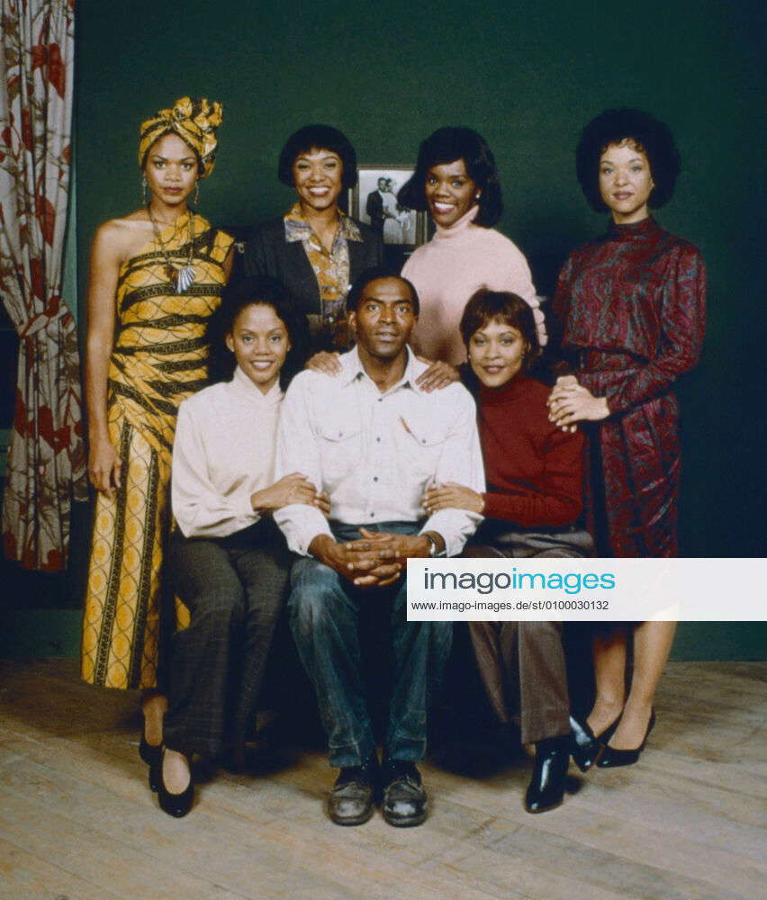 THE DITCHDIGGER S DAUGHTER, seated from left: Erika Heard, Carl Lumbly ...