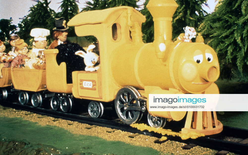 THE EASTER BUNNY IS COMIN TO TOWN, Chugs the train, (and inside): Sunny ...