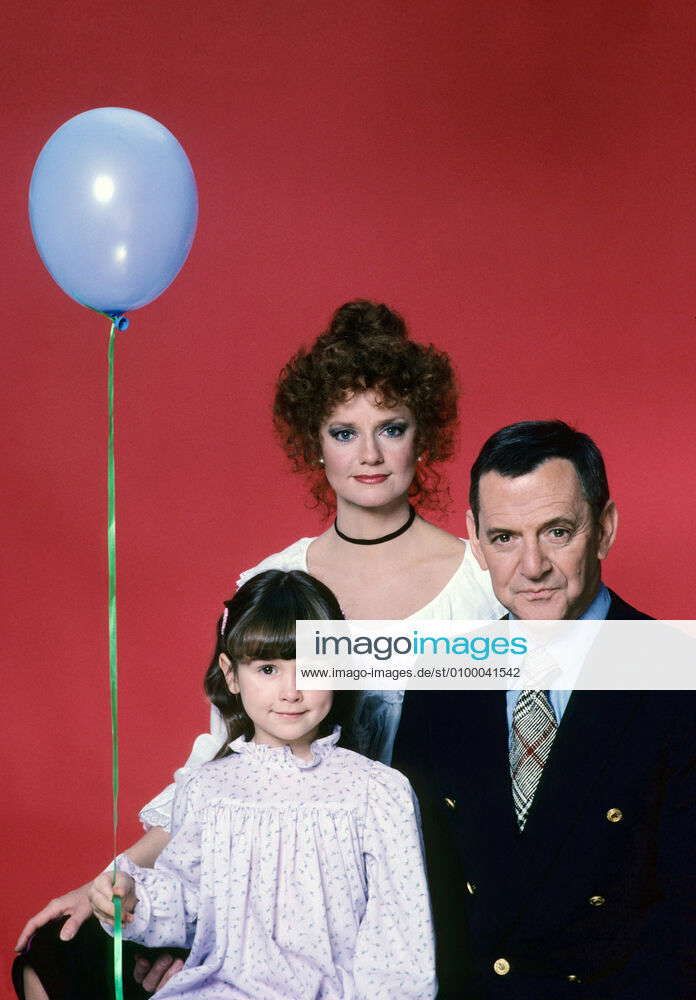LOVE SIDNEY, from left: Kaleena Kiff, Swoosie Kurtz, Tony Randall, 1981-83. photo: Robert Phillips