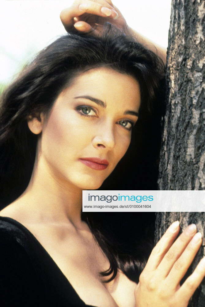 LOVING, Lisa Peluso, 1983-95. Dramatic Creations Inc. courtesy Everett ...