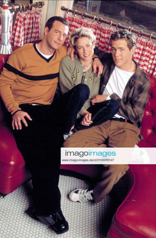 Traylor Howard And Ryan Reynolds