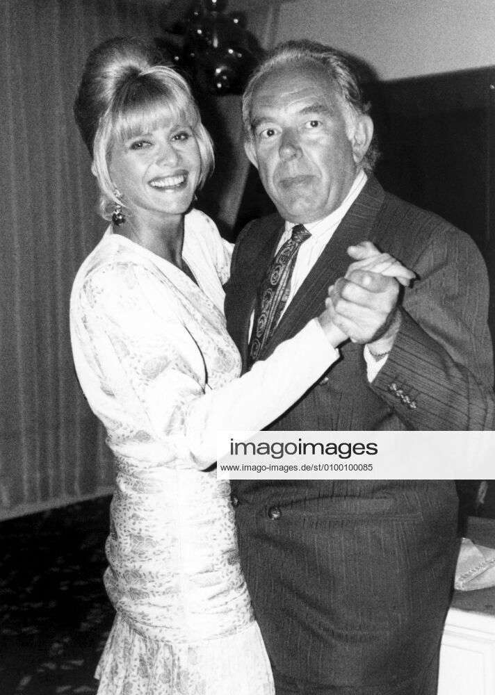 LIFESTYLES OF THE RICH AND FAMOUS, Ivana Trump, host Robin Leach, 1984 ...