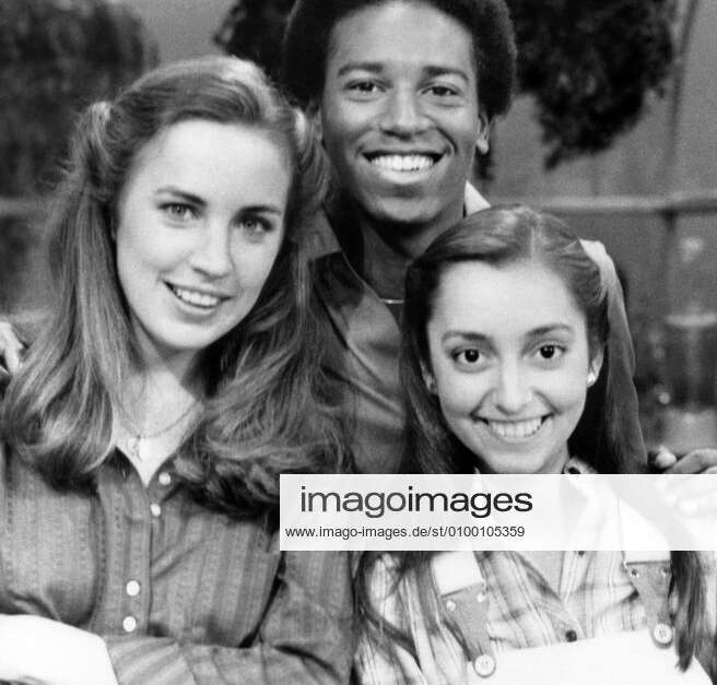 3-2-1 CONTACT, (from left): Liz Moses, Leon W. Grant, Ginny Ortiz ...