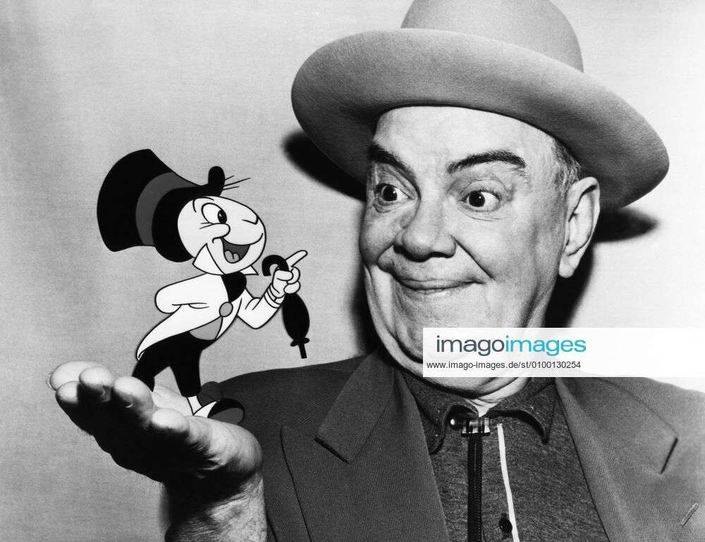 THE MICKEY MOUSE CLUB, Cliff Edwards with his altar ego, Jiminy Cricket ...