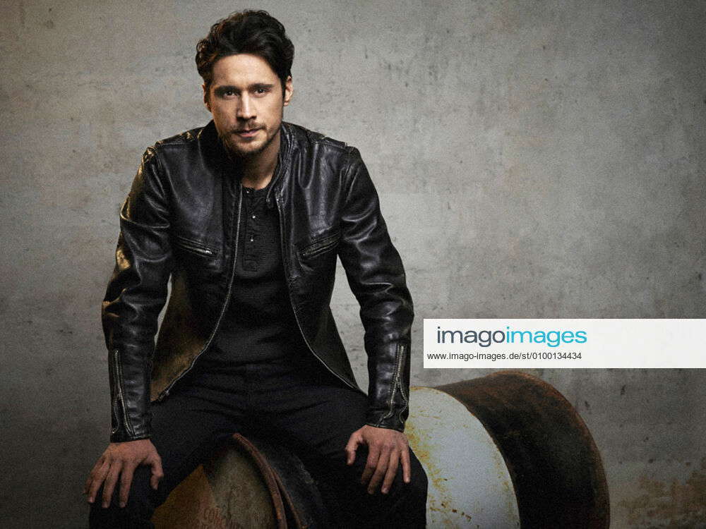 QUEEN OF THE SOUTH, Peter Gadot, . ph: Justin Stephens USA Network ...